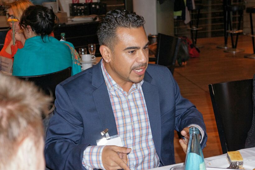 Welcome. Bienvenidos. Boas-vindas. | Hector Perla.com